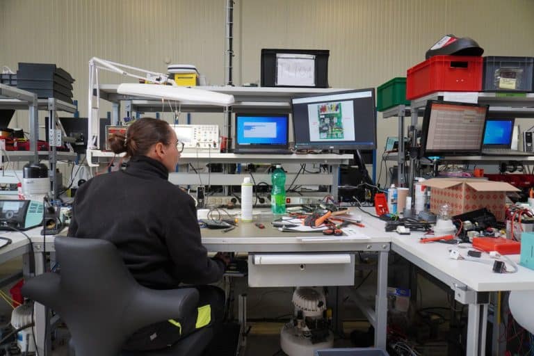 Comment réparer une pièce électronique ? | Repturn | Spécialiste de la ...